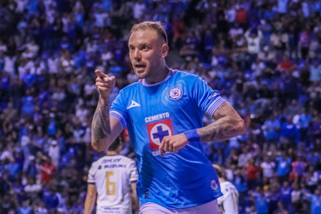 Cruz Azul le remonta a Pumas y escala a la cima de la tabla - AG Deportes